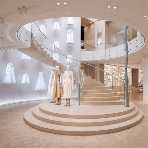 Take A Closer Look Inside Diors Lavishly Reimagined Paris Flagship