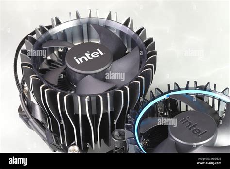 Close Up New Intel Hight Performance Active Cpu Cooler With Fan Copper Plate And Aluminum Fin