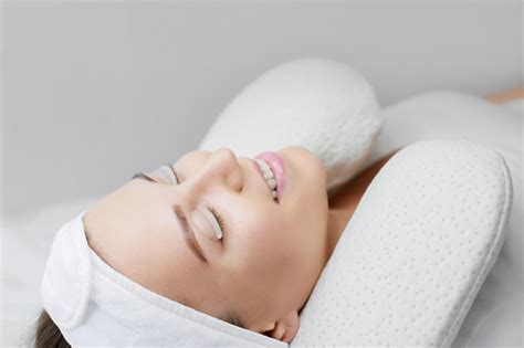 염색 컬링 라미네이팅 속눈썹 리프트 롤러 속눈썹에 대한 헤어 컬러 속눈썹 연장 절차 뷰티 살롱에서 소녀를위한 속눈썹을 길게 뷰티 컨셉 속눈썹에 대한 스톡 사진 및 기타