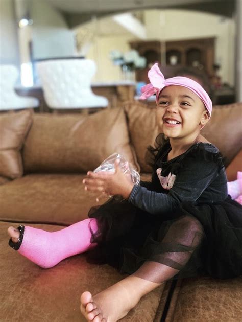 نيك كونان ينتظر طفله رقم 11 وربما رقم 12 وريان رينولدز يعلّق Et بالعربي