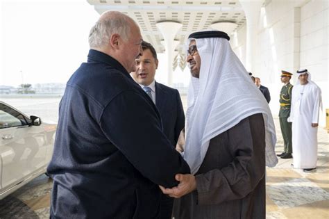 محمد بن زايد ورئيس بيلاروسيا يبحثان العلاقات الثنائية وتعزيز التعاون