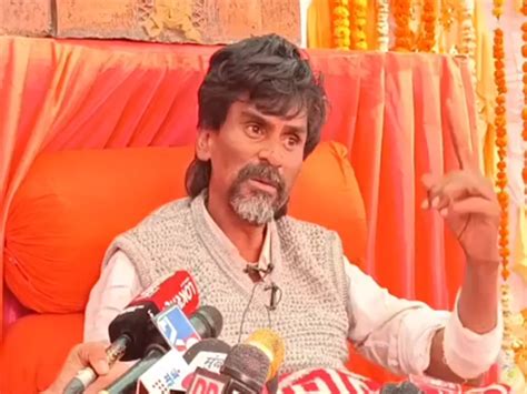 सगेसोयऱ्यांबाबत कोणीतरी मुख्यमंत्र्यांना निर्णय घेऊ देत नाही मनोज