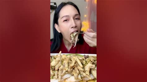 กินขนมจีนกันค่ะ ขนมจีนน่ำยาตีนไก่ ขนมจีน น้ำยาตีนไก่ กินโชว์