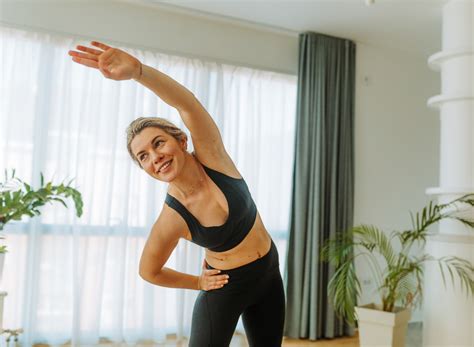 5 Easy Exercises For A Smaller Waist You Can Do At Home Says Trainer