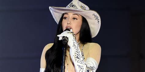 Noah Cyrus Wore A Naked Bodysuit At The CMT Awards And It S Truly A Sight To Behold