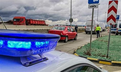 Accident rutier între un autocar cu de persoane și un autoturism în