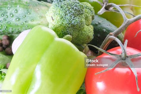 흰 배경에 신선한 가지 스쿼시 호박 마늘 오이 파프리카 토마토 가지 채소에 대한 스톡 사진 및 기타 이미지 가지 채소