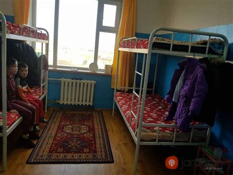 Дотуур байранд амьдарч буй сурагчдыг сумдад нь буцаах шийдвэр гарлаа