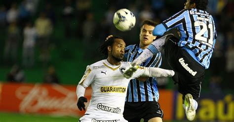 Carlos Alberto chega ao Botafogo e diz que está pronto para ser cobrado Esporte BOL Notícias