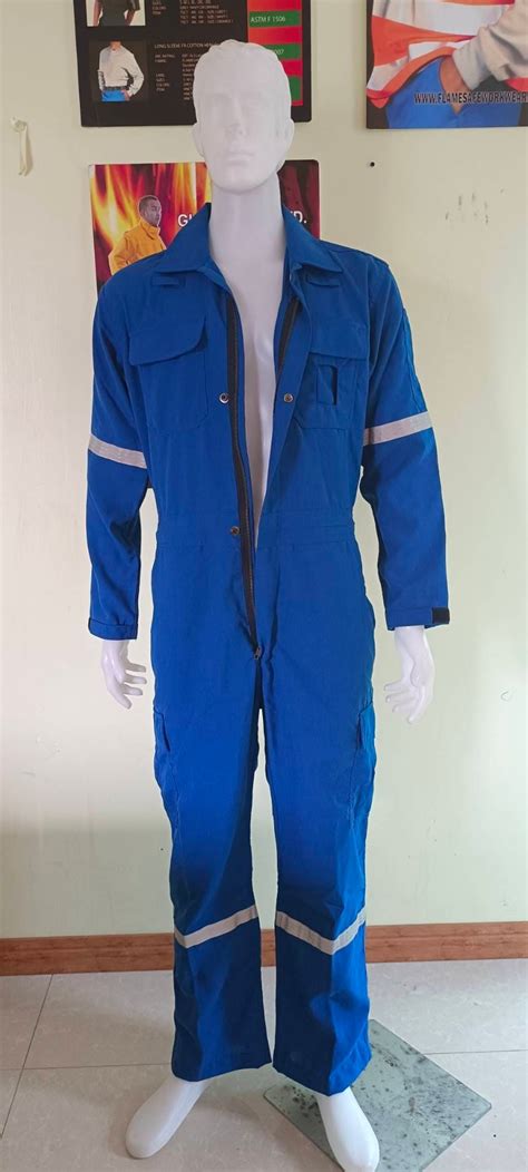 ชุด Coveralls ผ้าaramid กันไฟลาม 4 5oz ของมีอยุ่หลายสิบชุด ขายไม่แพง