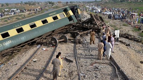 Pakistan Train Crash Kills More Than 30 People Nearly 100 Injured