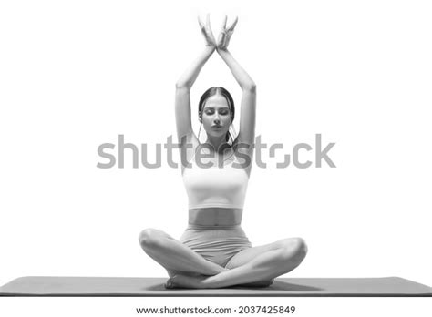 28 Beautiful Girl Doing Yoga Wearing Sexy Yoga Pants Nature Royalty