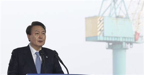 군산조선소 재가동 약속한 尹 대통령 출항식 참석