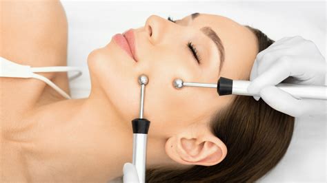 Here S What A Microcurrent Facial Really Does For Your Skin