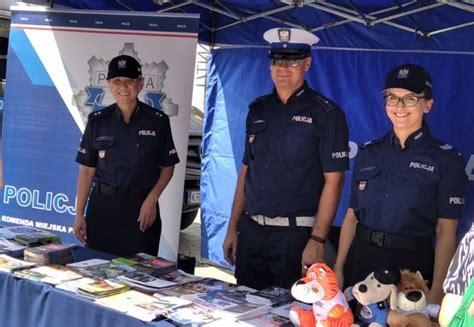 Sądeccy policjanci promowali bezpieczeństwo podczas pikniku w Krakowie AKTUALNOŚCI KMP w