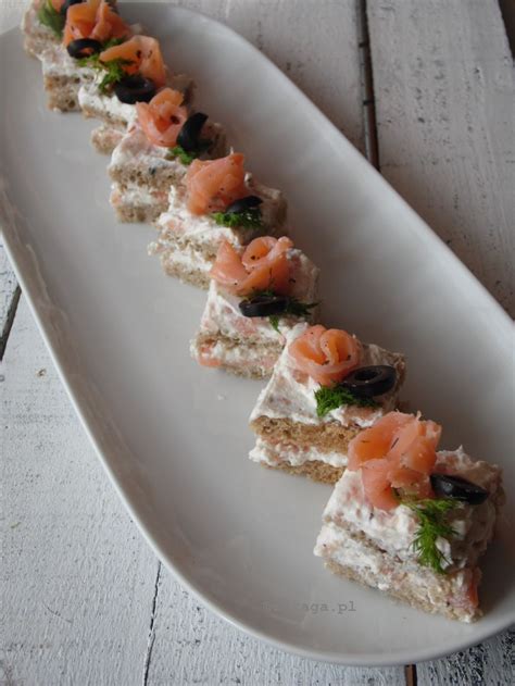 Mini Kanapki Z łososiem Finger Food Damsko Męskie Spojrzenie Na