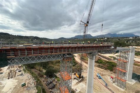 Werkt aan de viaducten van lijn 9 van de TRAM d Alacant Dénia