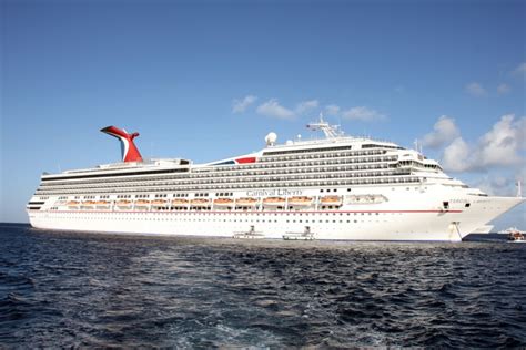 პირველი სექს კრუიზი ზღვაში 8 დღიან ორგიად იქცევა