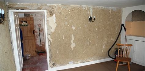 Как правильно клеить самоклеющиеся обои на стену