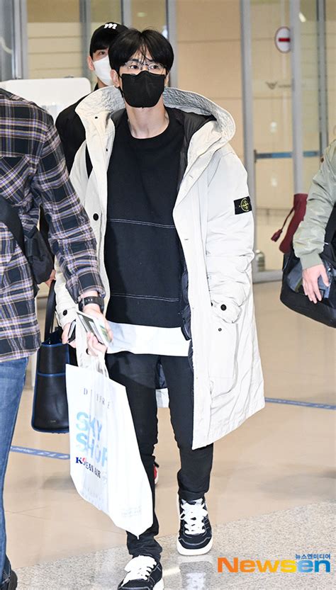 동방신기 유노윤호 댄디한 패션으로 입국 포토엔hd 뉴스인코리아