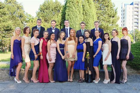 Pin De Abiball Fotos En Gruppen Und Klassenfotos