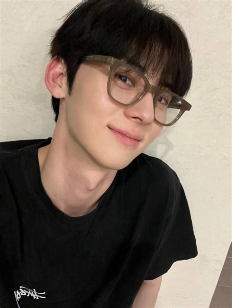 Hwang Min Hyun Community Post 황도들🍑🧡 한국 배우 예쁜 소년들 배우