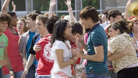 სკოლის მიუზიკლი 2 High School Musical 2 ქართულად Srulad Com