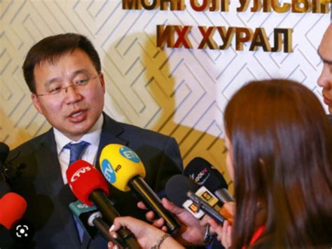 Г Өнөрбаярыг өөрийнх нь хүсэлтээр ХНХЯ ны ТНБД ын албан тушаалаас нь