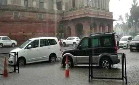 Delhi Rain Updates Heavy Rain Lashes City Traffic Snarls Congestion