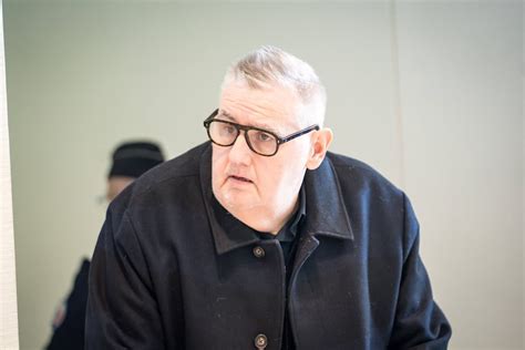 Accusations d agressions sexuelles Pierre Ménès condamné à deux mois