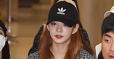 프로미스나인 이채영 새벽 입국을 여는 미모 공항패션 포토엔hd