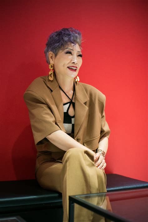 Humans Of Seoul [1 2] “20년 전에 투자 사기를 당했어요 하루 아침에 전 재산이 날라갔어요 집에서 나와야 했고 빚이 어마어마하게 생겼죠 화병이