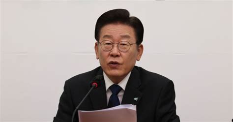 ‘이재명 사퇴론 꿈틀 친명계 “李없이 총선 되겠나” 반발