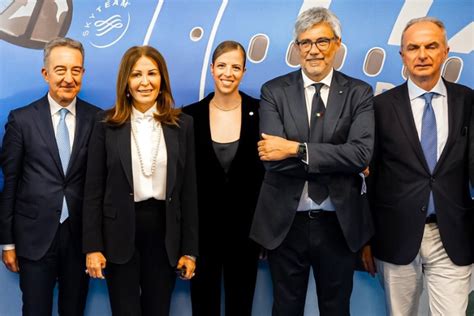 ITA Airways New A320neo And Smart New Hangar Lounge At Fiumicino
