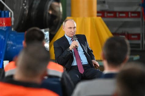 Путин поздравил участников Зимнего международного фестиваля искусств в Сочи