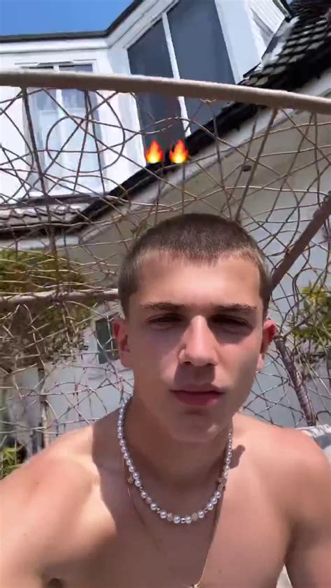 Hollyoaks Off The Charts Oscar Curtis Shirtless On Insta Story