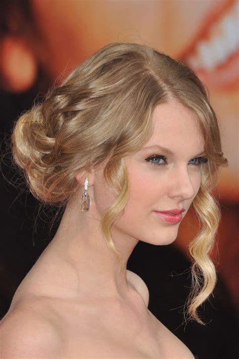 Taylor Swift Hairstyles Updo