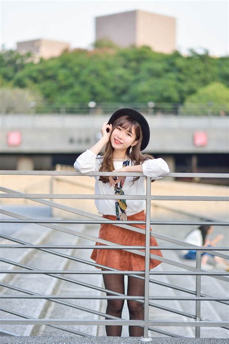 [台湾正妹] 題題《國美館 時裝》黑丝小妹短裙街拍 写真集 高清大图在线浏览 新美图录