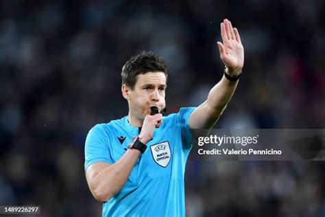 Daniel Siebert Referee Photos And Premium High Res Pictures Getty Images
