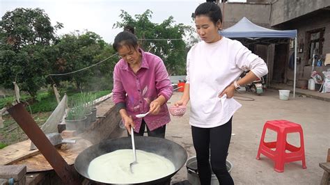 地里新鲜豆子大丰收，翠花现扯回家做一锅豆花饭，婆媳两吃得真香 Youtube
