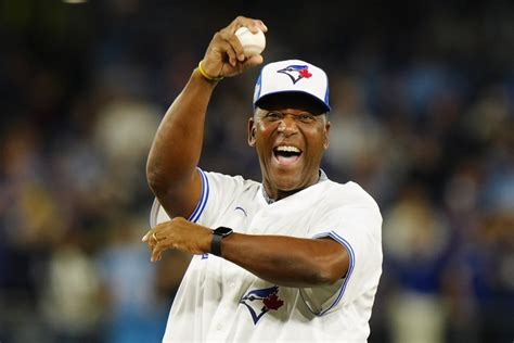 Blue Jays Legend Joe Carter To Be Honoured With Statue Outside Rogers