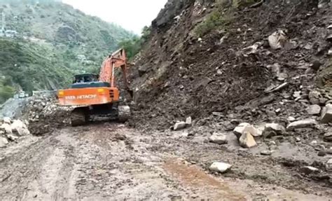 Jammu Srinagar National Highway Reopens For Light Vehicles After 2 Days