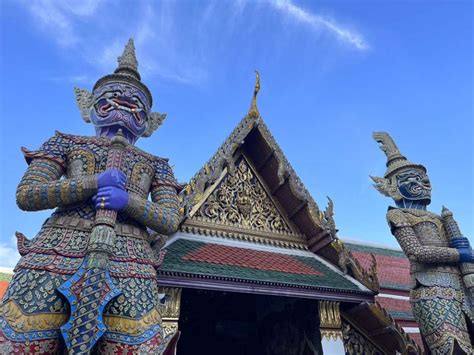 ผู้หญิง ตะลอนเที่ยว ยักษ์ผู้เป็นยามเฝ้าวัดพระแก้ว