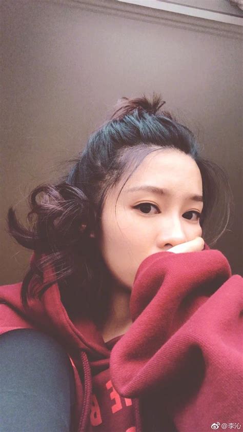 鄧倫李沁戀情的各種細節被發現，網友表示：是圈中最看好的一對！ 每日頭條