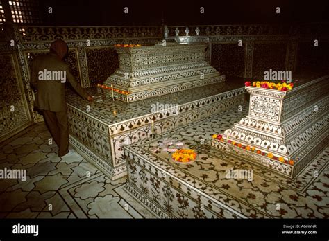 India Uttar Pradesh Agra Taj Mahal Interior Tombs Of Shah Jahan And