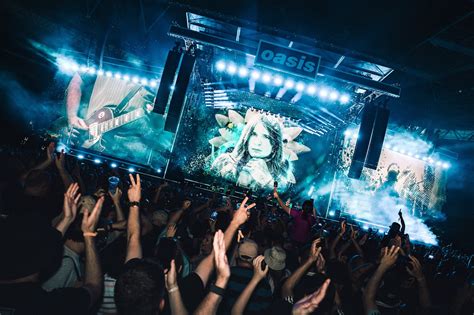 เสพย์สากล Sepsakon 2 กันยายน 2013 วงอินดี้ร็อกแมนเชสเตอร์ The 1975 วางขายอัลบั้มเต็มชุดแรก