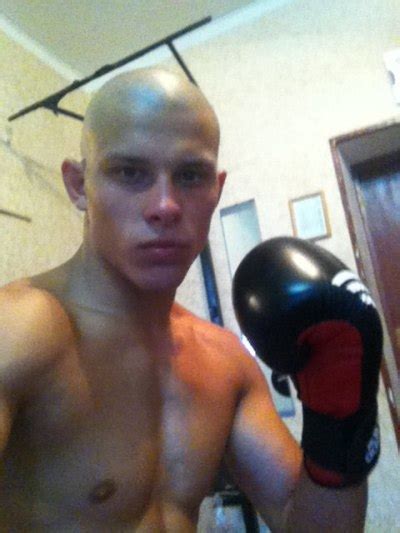 Post 765484776347090944 Shaved Head Tumbex