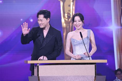 《万千星辉颁奖典礼2023》陈豪及佘诗曼大热姿态荣膺视帝视后宝座 《新闻女王》囊括8大奖项 My