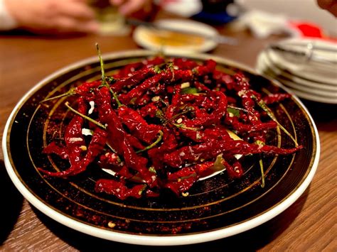 【気ままに一杯。】 「あー辛そう」「激辛食いてー」辛い物好きかどうかで反応が変わりますよね。自分は辛い物がダメな人だけど、表参道『赤い壺』の