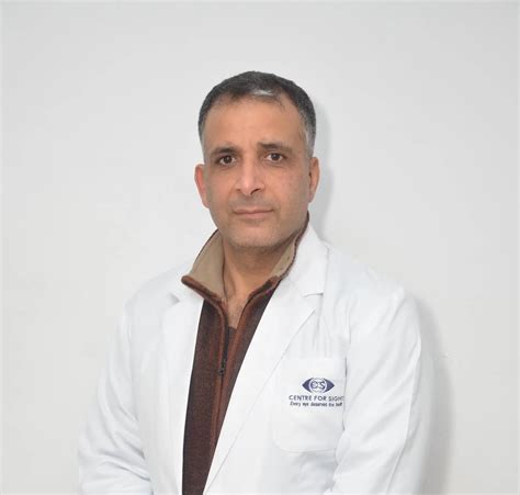 Dr Deepak Bhat Best Ophthalmologist In Jammu